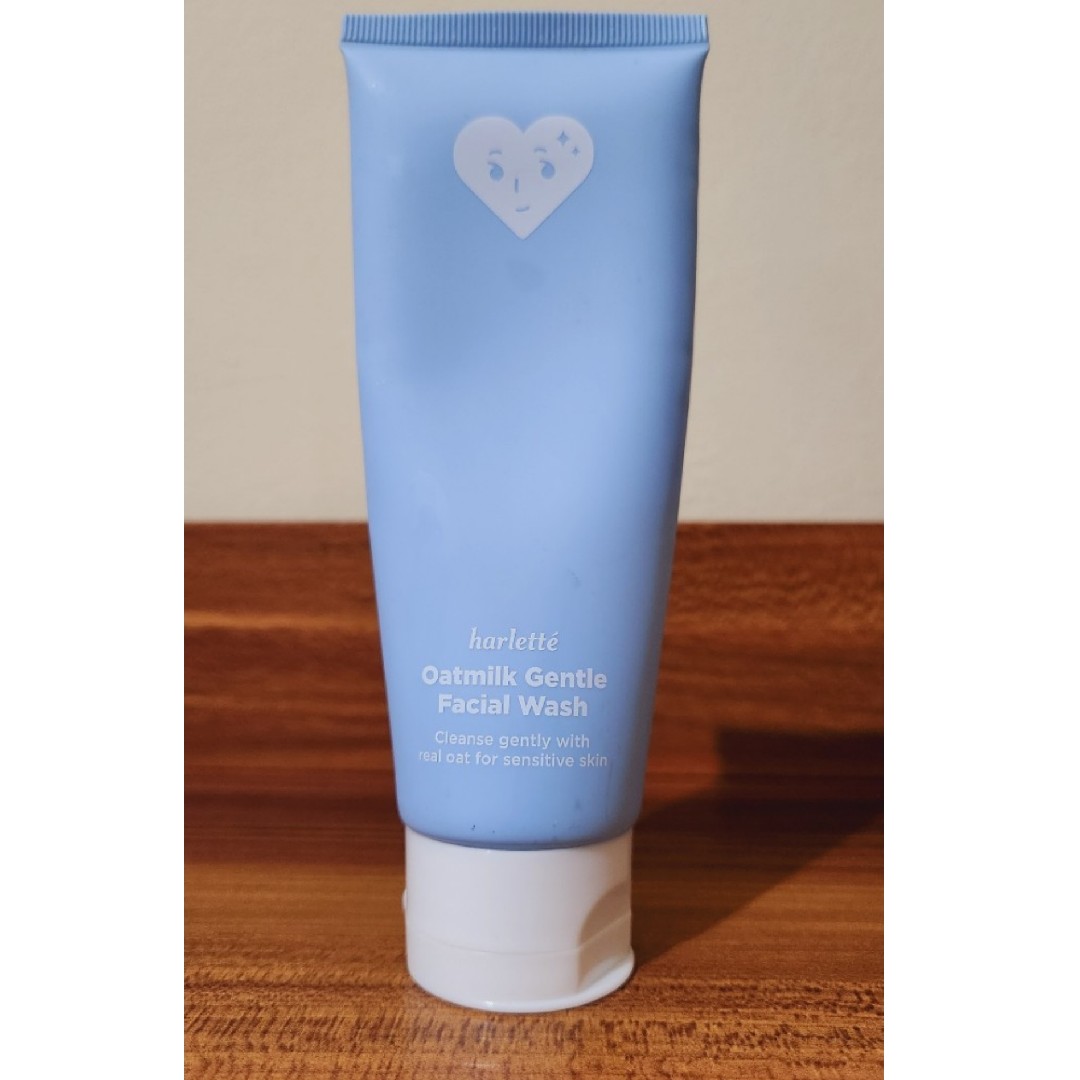 Harlette Oatmilk Gentle Facial Wash - Beauty Review
