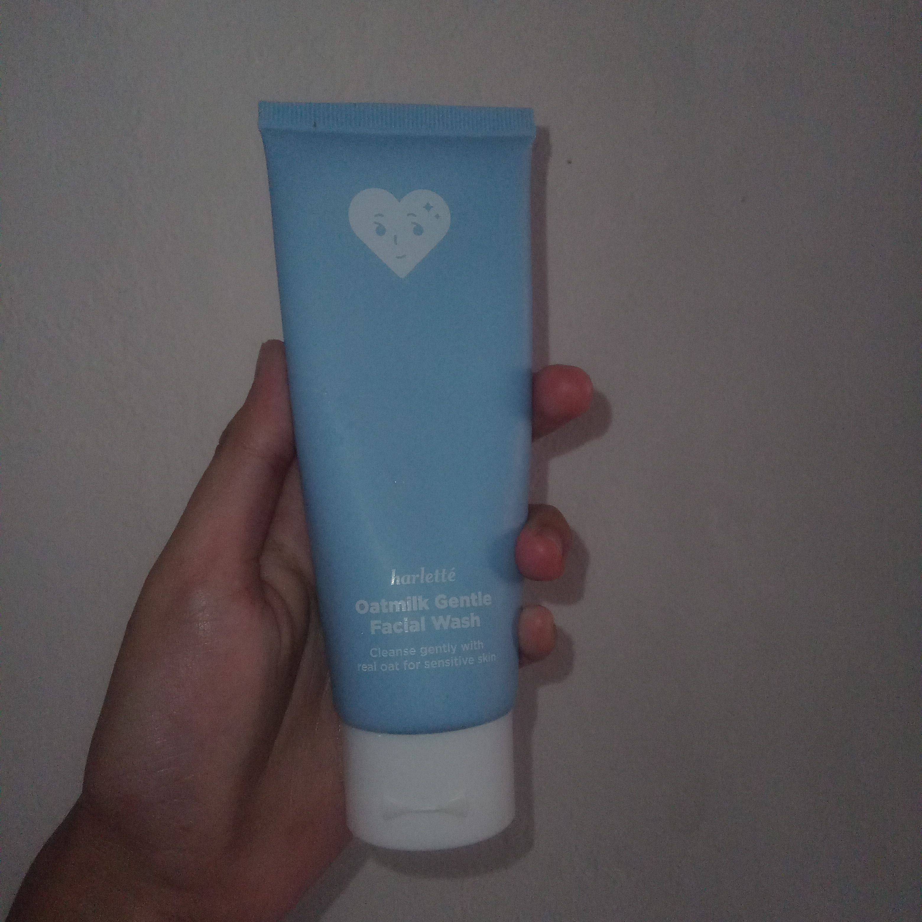 Harlette Oatmilk Gentle Facial Wash - Beauty Review