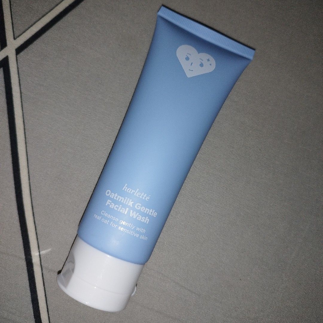 Harlette Oatmilk Gentle Facial Wash - Beauty Review