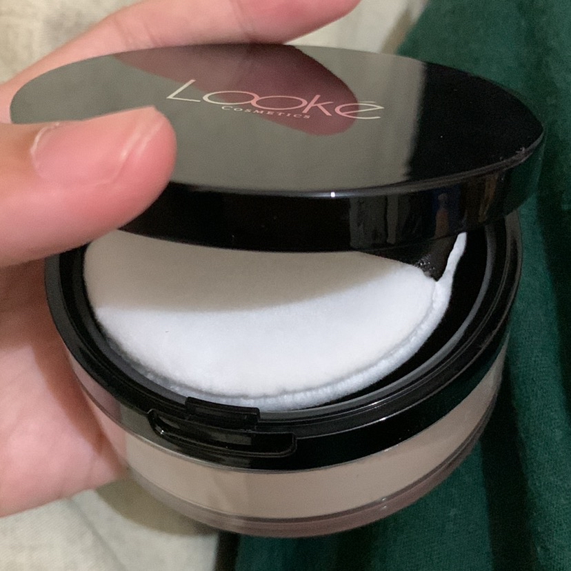 Looke Cosmetics Holy Smooth and Blur Loose Powder - Beauty Review