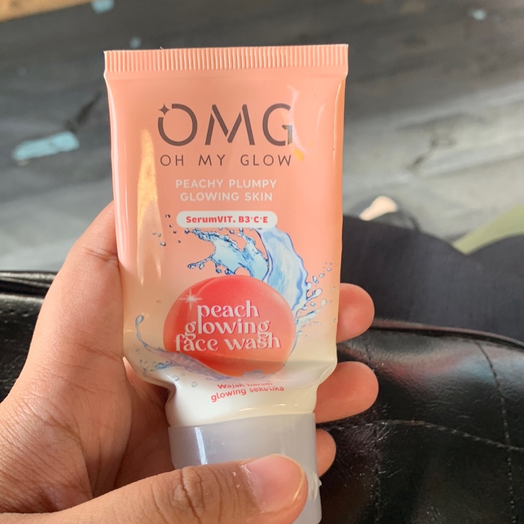OMG Peach Glowing Face Wash - Beauty Review