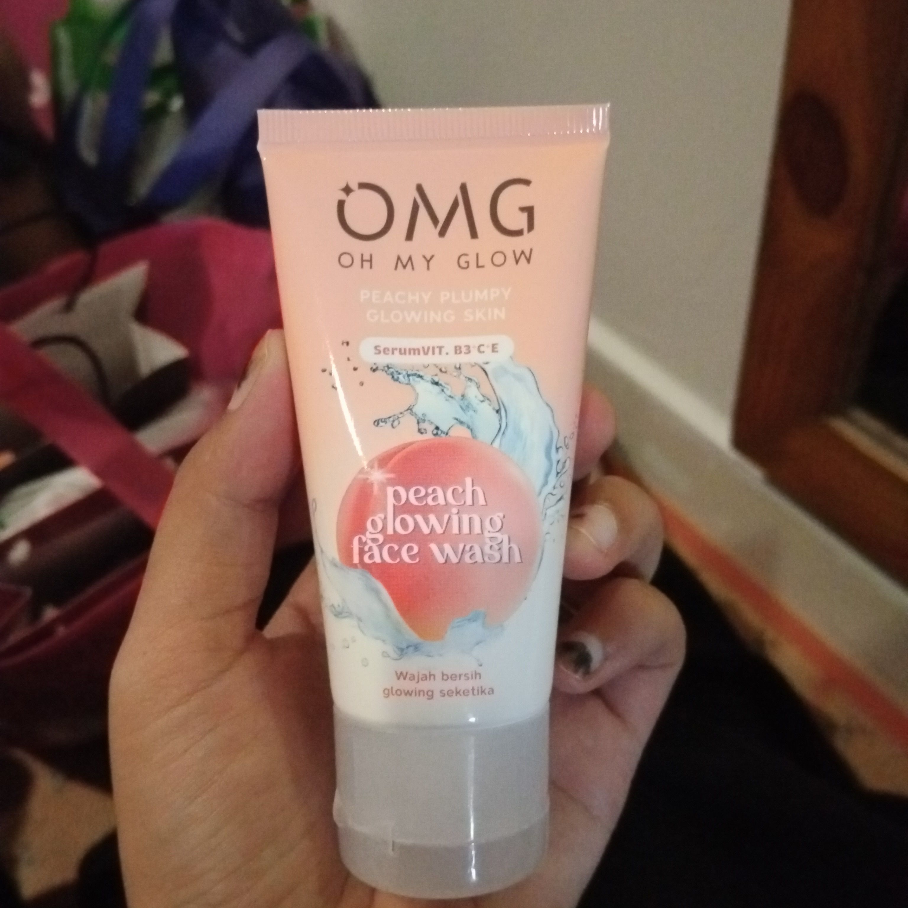 OMG Peach Glowing Face Wash - Beauty Review