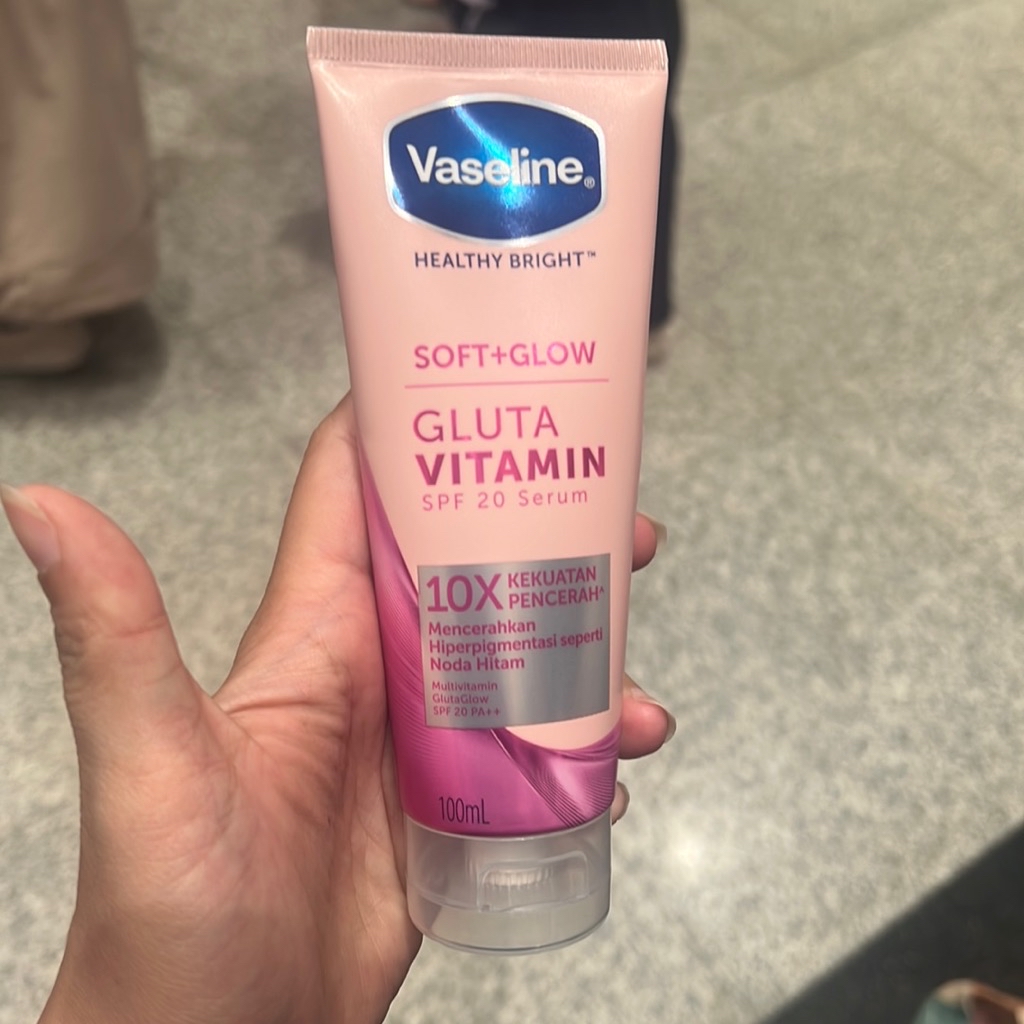 Vaseline Soft Glow Gluta Vitamin SPF 20 Body Serum - Beauty Review
