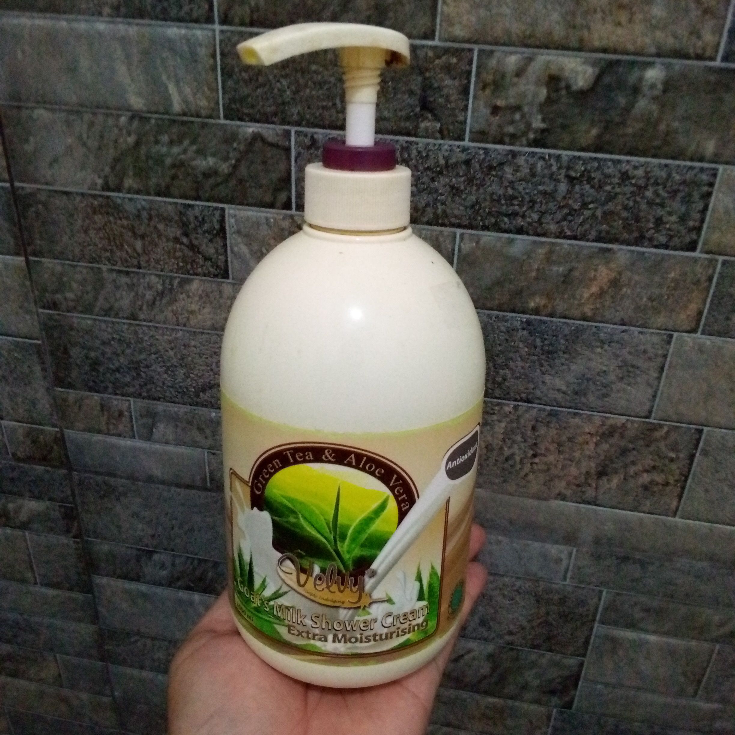 Velvy Beauty Goat's Milk Shower Cream - Beauty Review