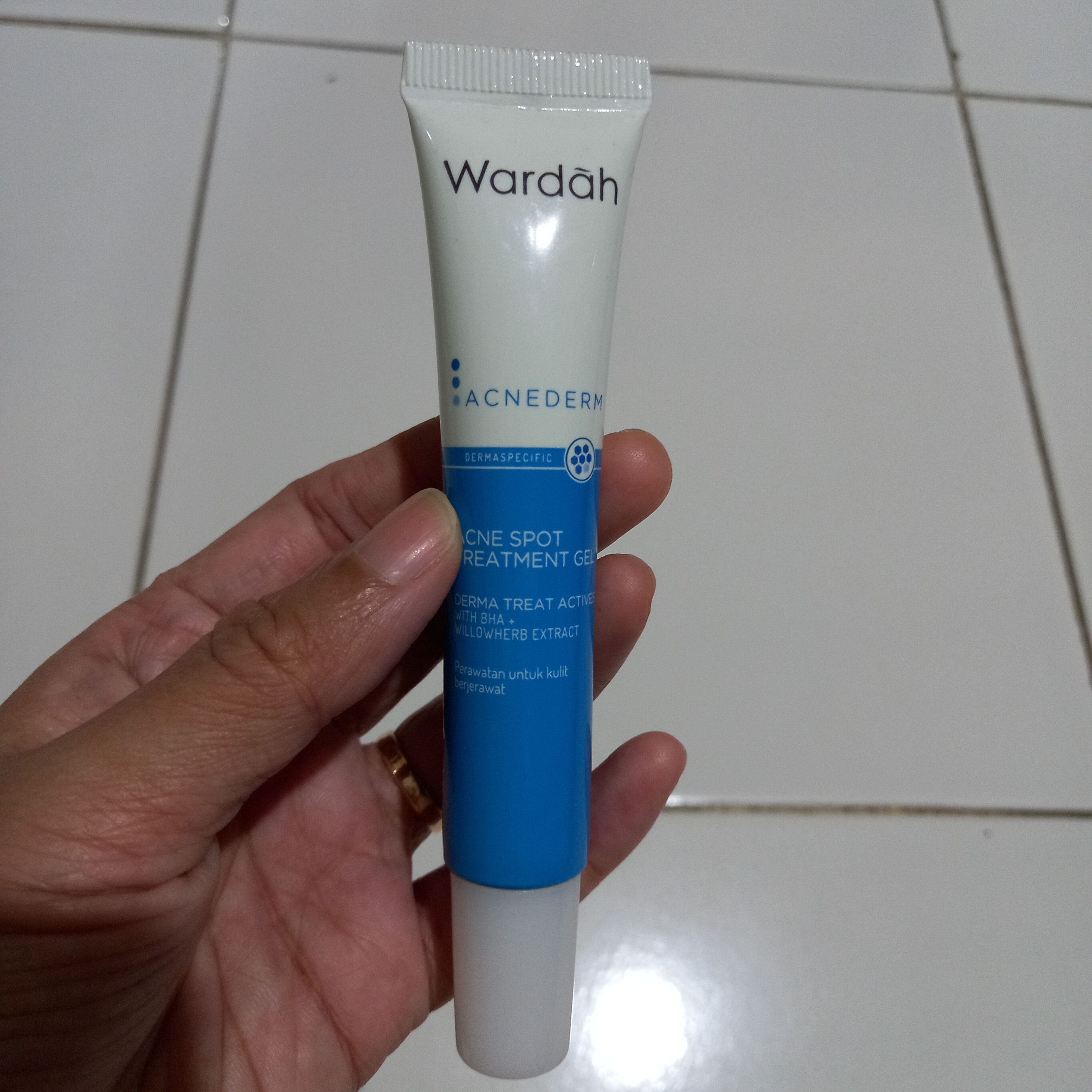 Wardah Acnederm Acne Spot Treatment Gel - Beauty Review