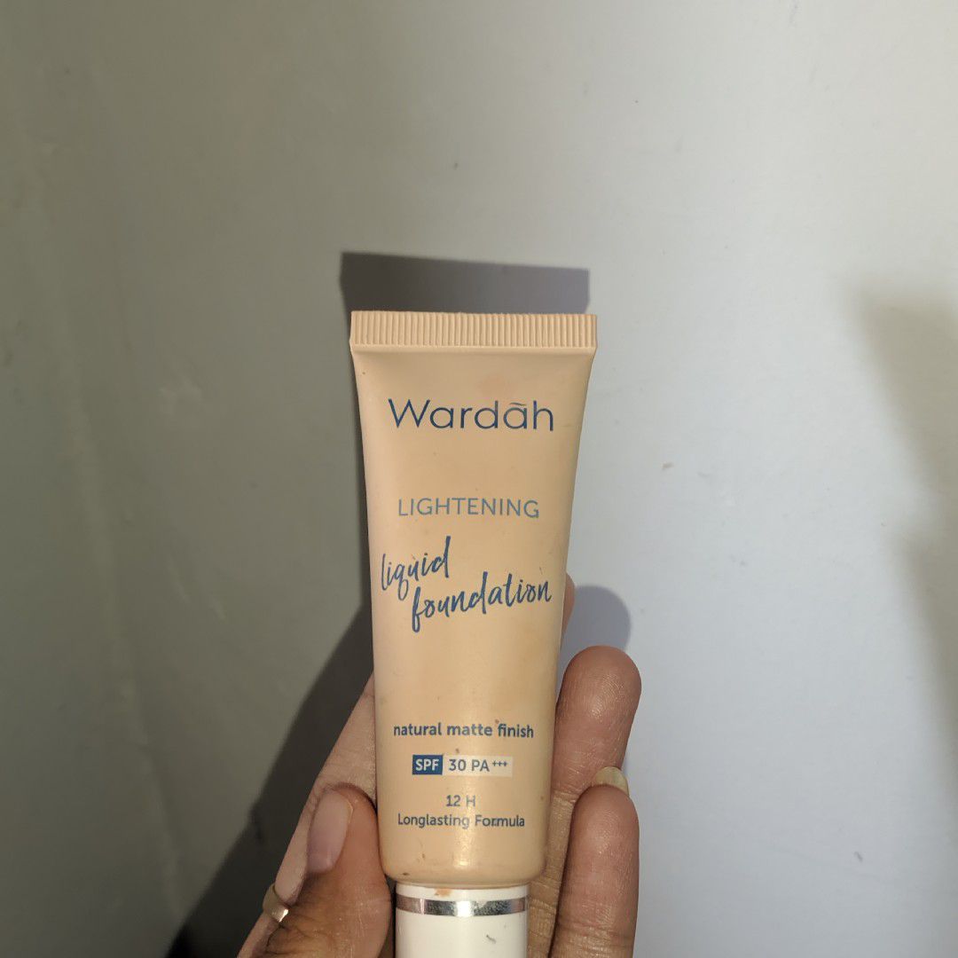 Wardah Lightening Liquid Foundation - Beauty Review