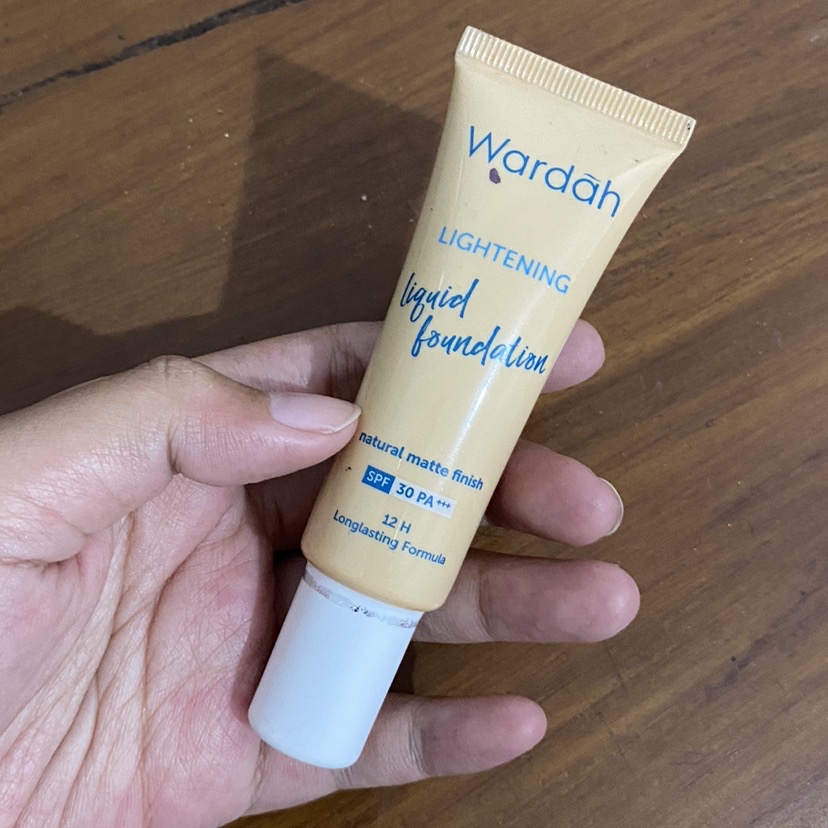 Wardah Lightening Liquid Foundation - Beauty Review