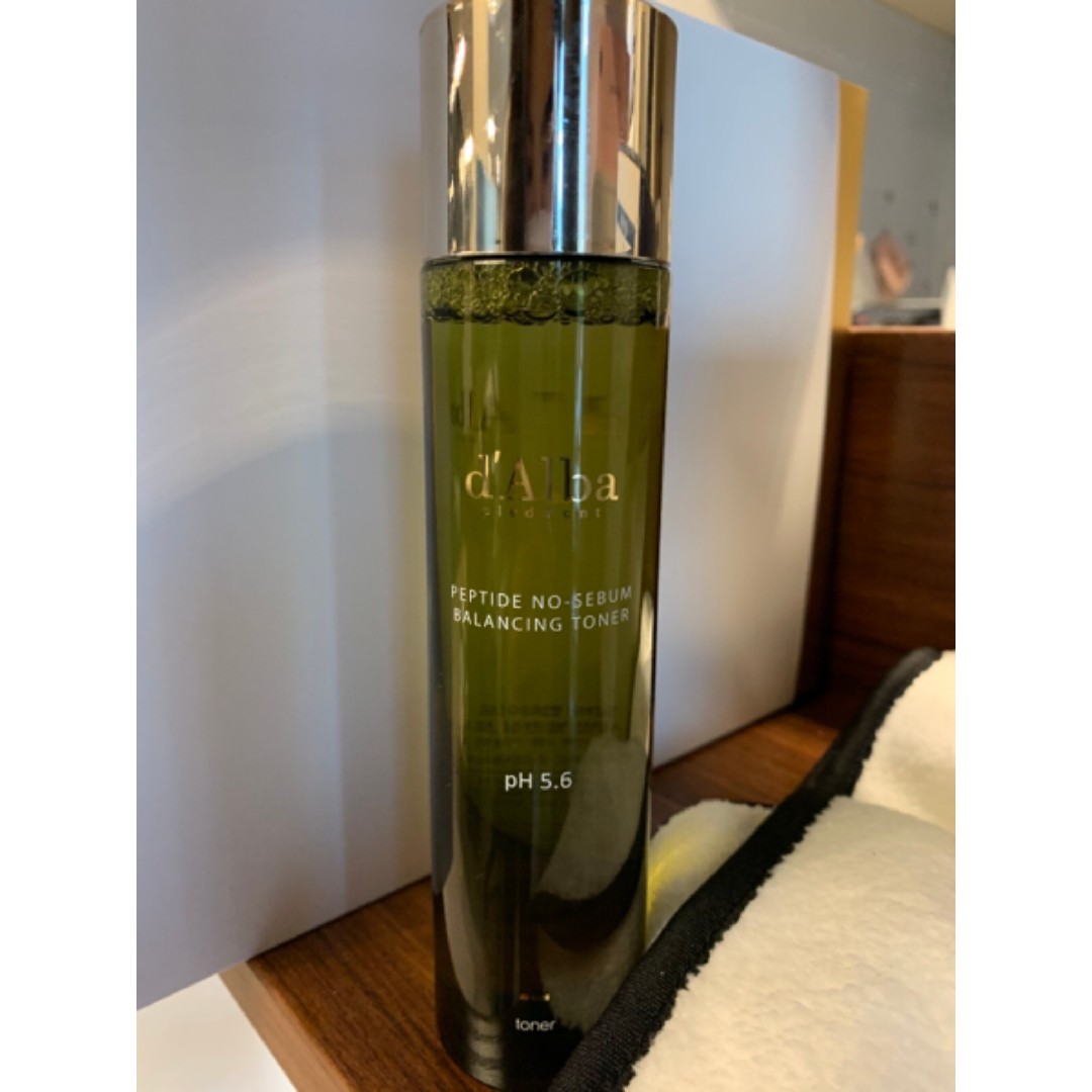 d'Alba Peptide No Sebum Balancing Toner - Beauty Review