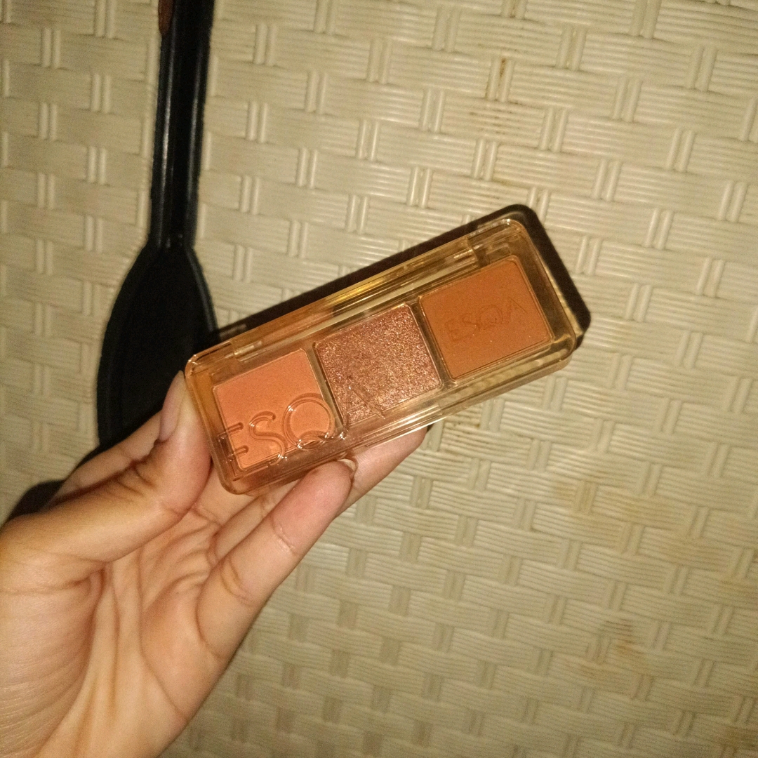 ESQA Glaze Eyeshadow Trio - Beauty Review