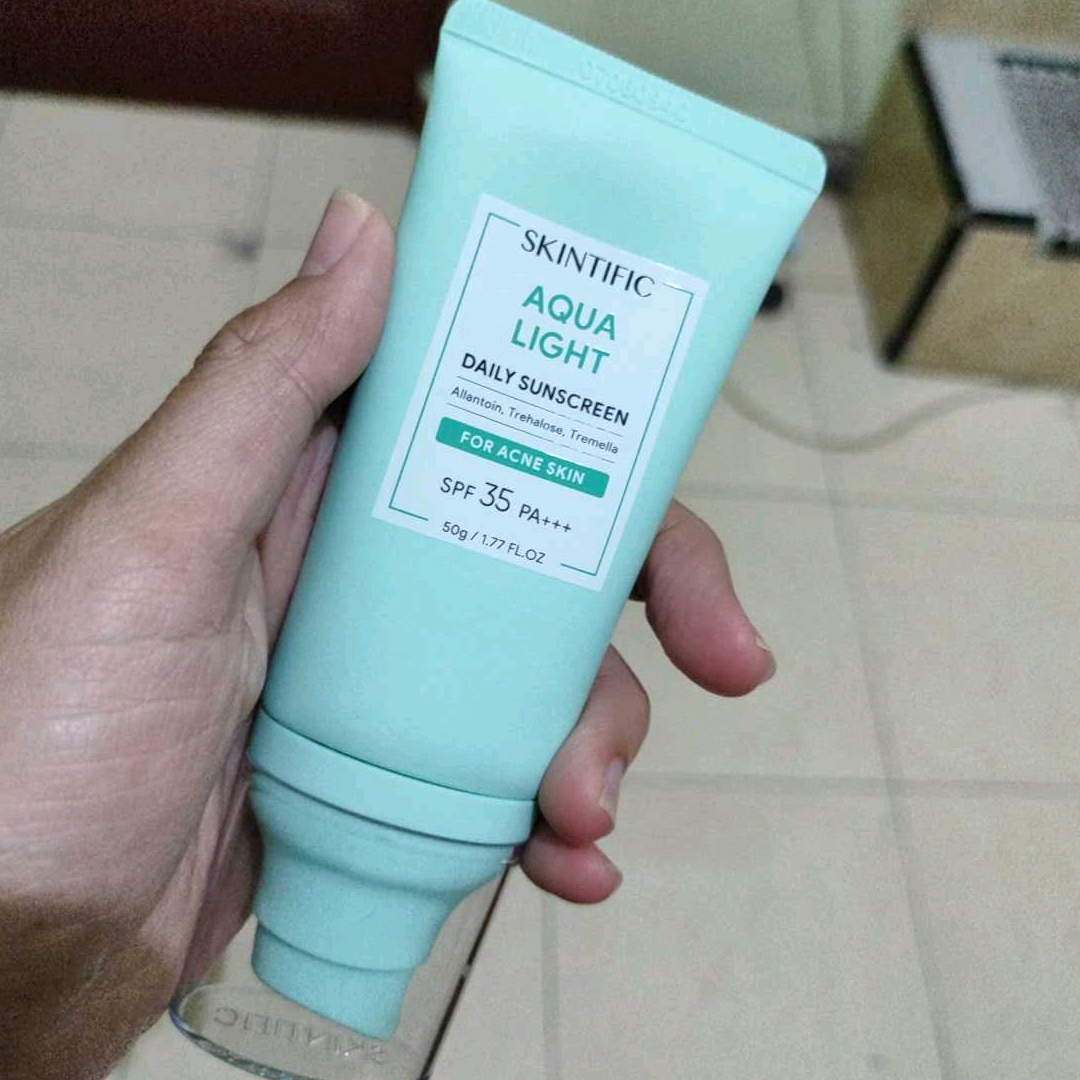 Skintific Aqua Light Daily Sunscreen SPF 35 PA+++ - Beauty Review