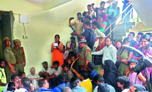 University of Hyderabad students protest cops warning students