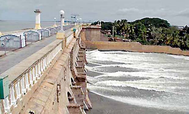 Karnataka: Dams dry up, water scarcity looms