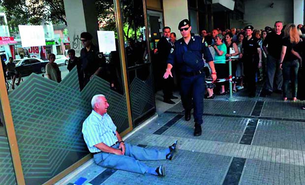 Australia man trying to aid retiree