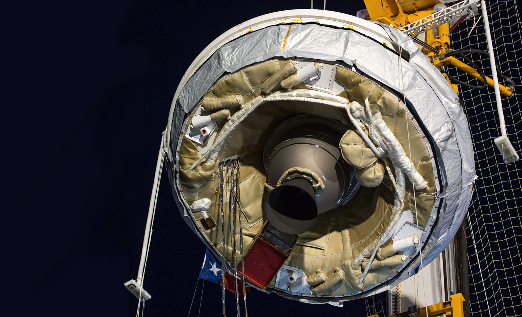 NASA tests 'flying saucer' device for future Mars landings