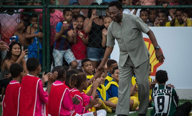 Pele reminds Brazil they must play as a team