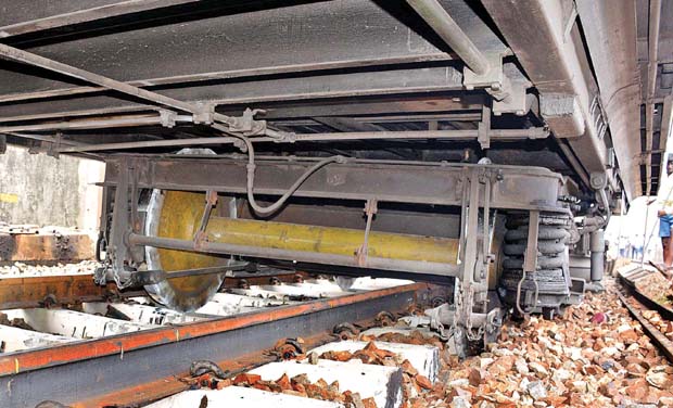 Chennai: EMU derails on elevated MRTS corridor, none hurt