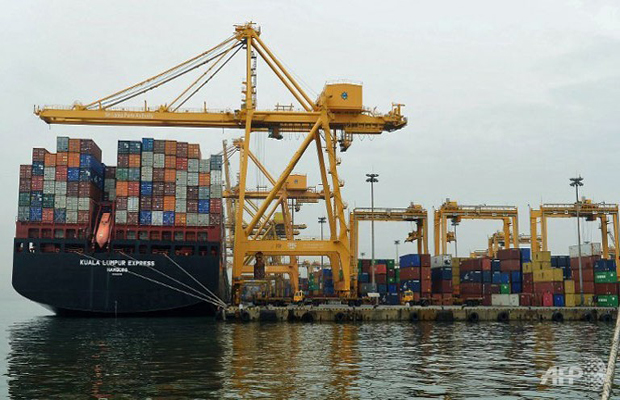 In a move that will irk India, Sri Lanka backs big China port deal