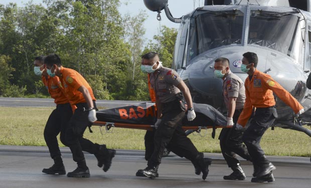 French investigators to arrive at AirAsia crash scene: France