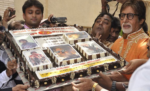 Juhu brought to a standstill as fans gather to wish Amitabh Bachchan on ...