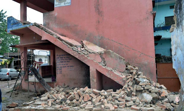 Fresh tremors shake various states, death toll climbs to 62