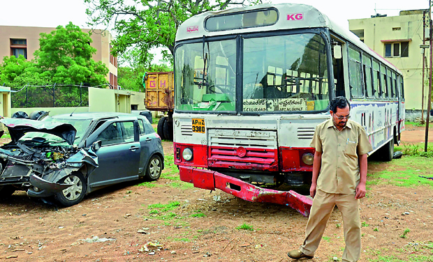 Techie killed by Road Transport Corporation bus