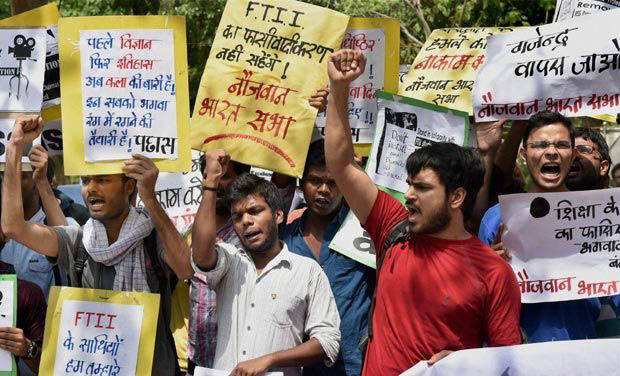 FTII imbroglio continues, students threaten hunger strike