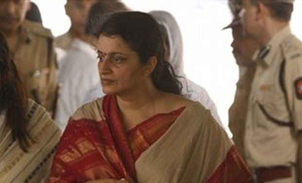 Widow of slain ATS chief Hemant Karkare passes away