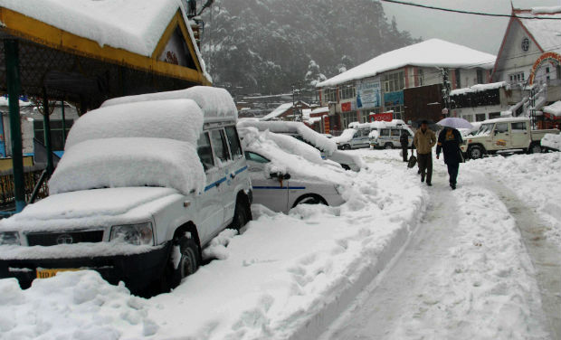 Pictures: Snowfall add to chill in North India