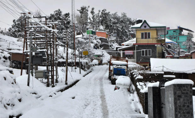 Pictures: Snowfall add to chill in North India