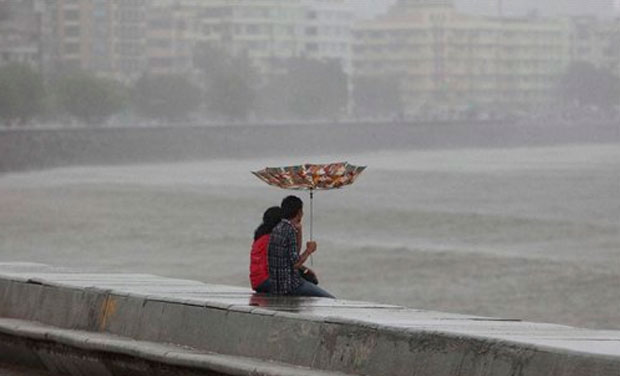 Mumbai remains wet and water-logged; rain leads to chaos