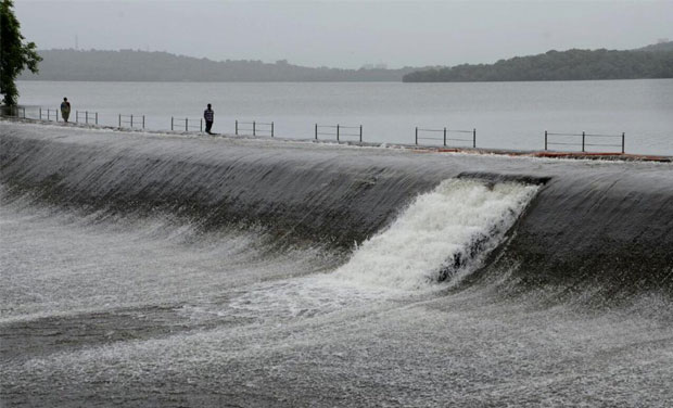 Mumbai monsoon: traveling the waterlogged roads