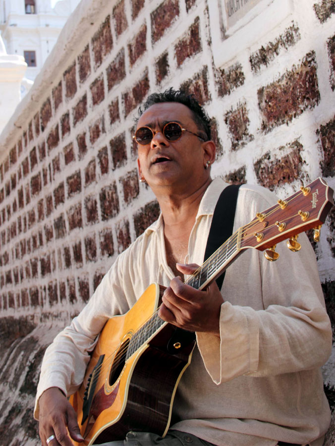 Remo Fernandes booked for threatening girl in Goa
