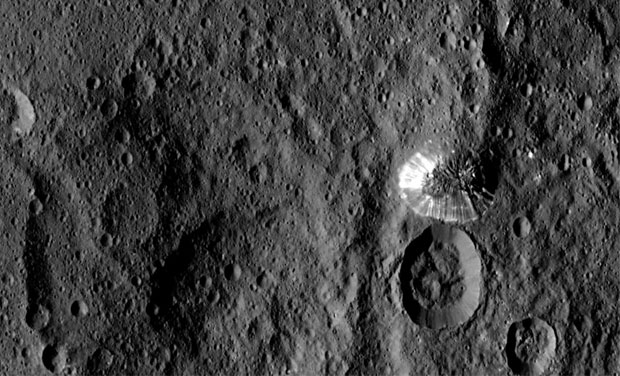 NASA's Dawn spacecraft maps Ceres in unprecedented detail