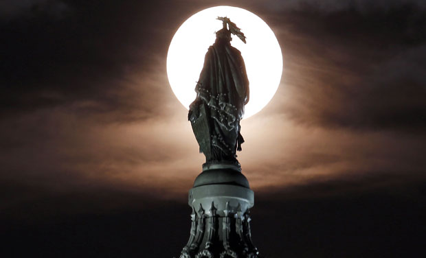 Supermoon lights up skies around the world