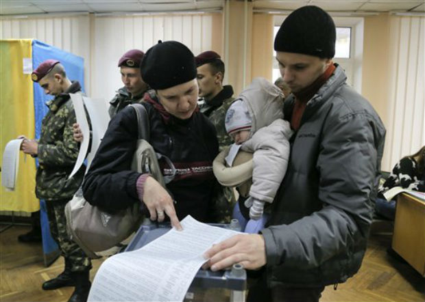 Ukraine votes in poll likely to strengthen president's hand