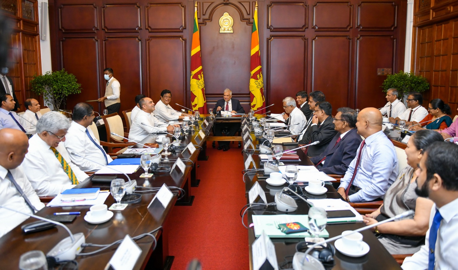 ඔරුගොඩවත්ත – අඹතලේ මාර්ගයේ වැඩ මාස 3 කින් අවසන් කරන්නැයි ජනපතිගෙන් ...