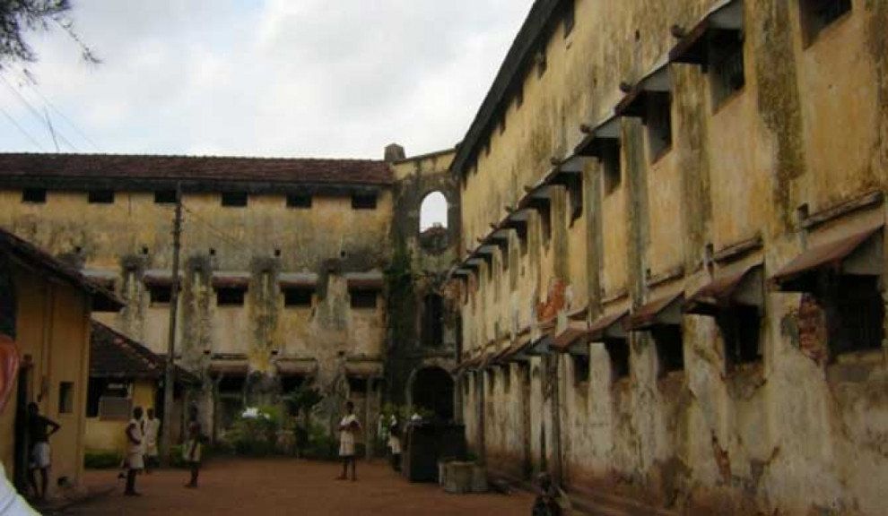 බන්ධනාගාරයේ රැඳවියන් දෙදෙනකු පලා යයි - Sannasa - සන්නස | ශ්‍රී ලාංකීය ...