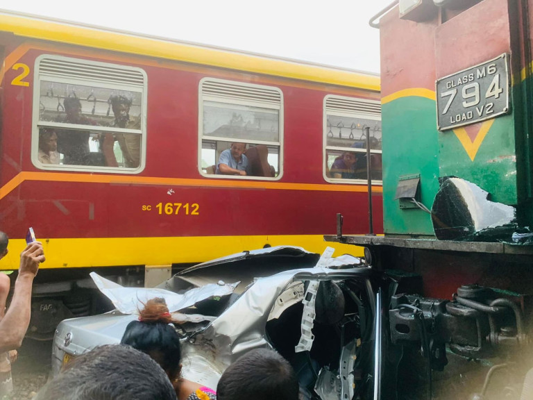 එඬේරමුල්ලේ දුම්රිය අනතුරෙන් දෙදෙනෙකුට දිවි අහිමි වෙයි - Sannasa - සන්නස ...