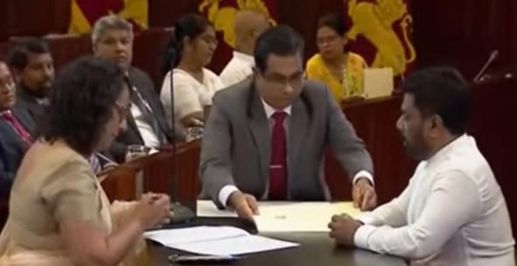 ඉදිරි පස් වසරට අගමැති හරිනි අත්සන් තබයි - Sannasa - සන්නස | ශ්‍රී ...