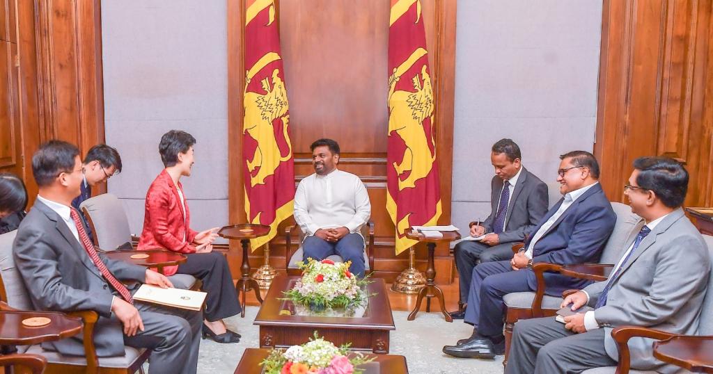චීන රාජ්‍ය තාන්ත්‍රිකයින් පිරිසක් ජනපති හමුවෙයි - Sannasa - සන්නස | ශ් ...