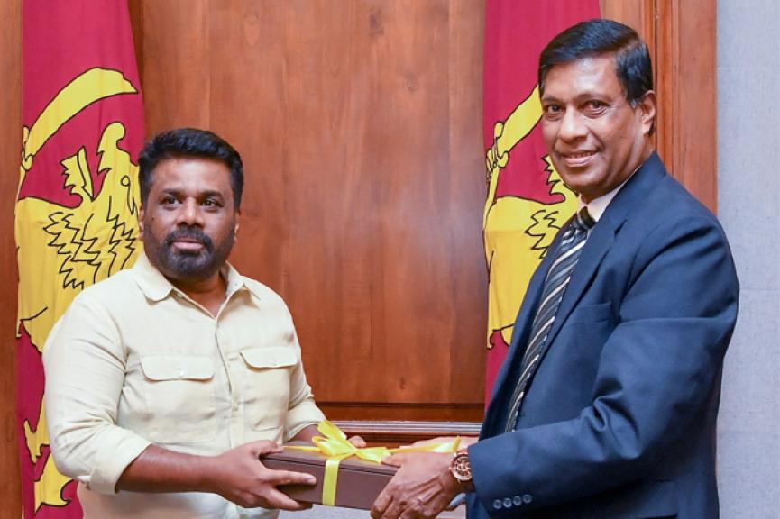මැති ඇමති ඇතුළු හිටපු ජනාධිපතිවරුන්ගේ වරප්‍රසාද නැවත කලකා බැලීමේ ...