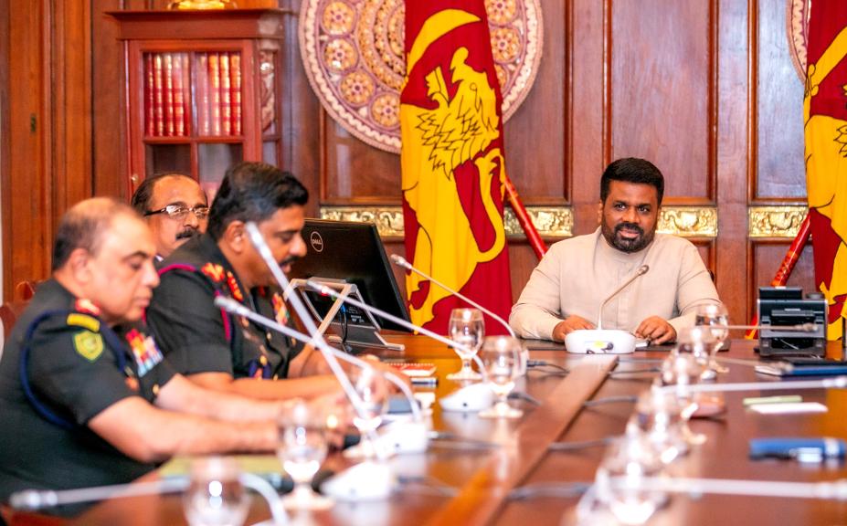 රටේ ආරක්ෂක තත්ත්වය ගැන ජනපති සහ යුද හමුදා ප්‍රධානීන් අතර සාකච්ඡාවක් ...