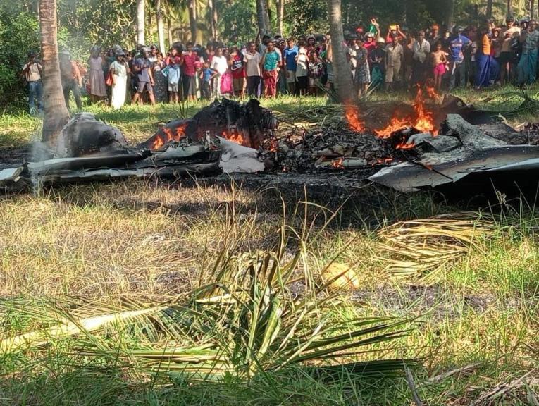 ගුවන් හමුදාවේ පුහුණු ජෙට් යානයක් වාරියපොලට කඩා වැටේ - Sannasa - සන්නස ...