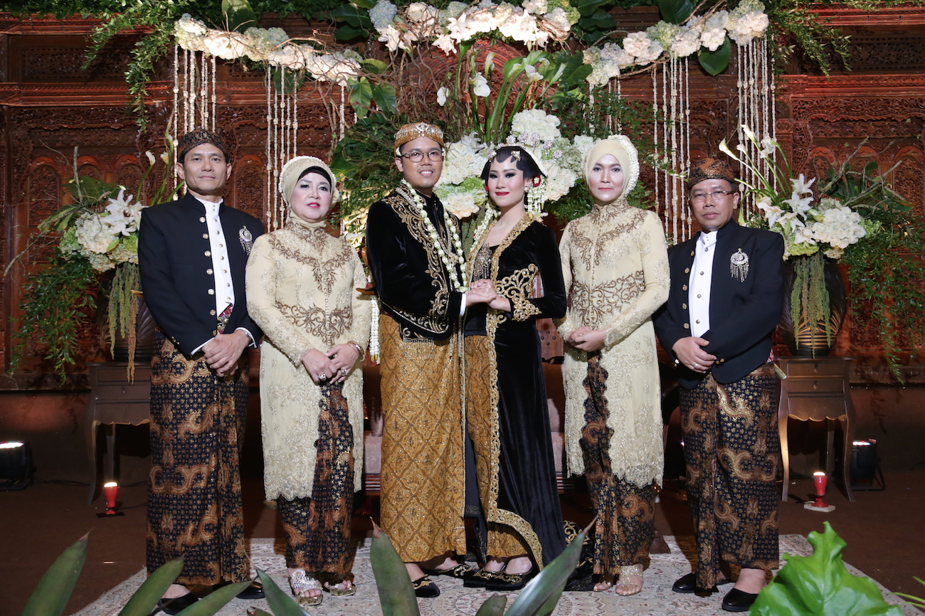 Mystical Javanese Themed Wedding At Sampoerna Strategic Square | The ...