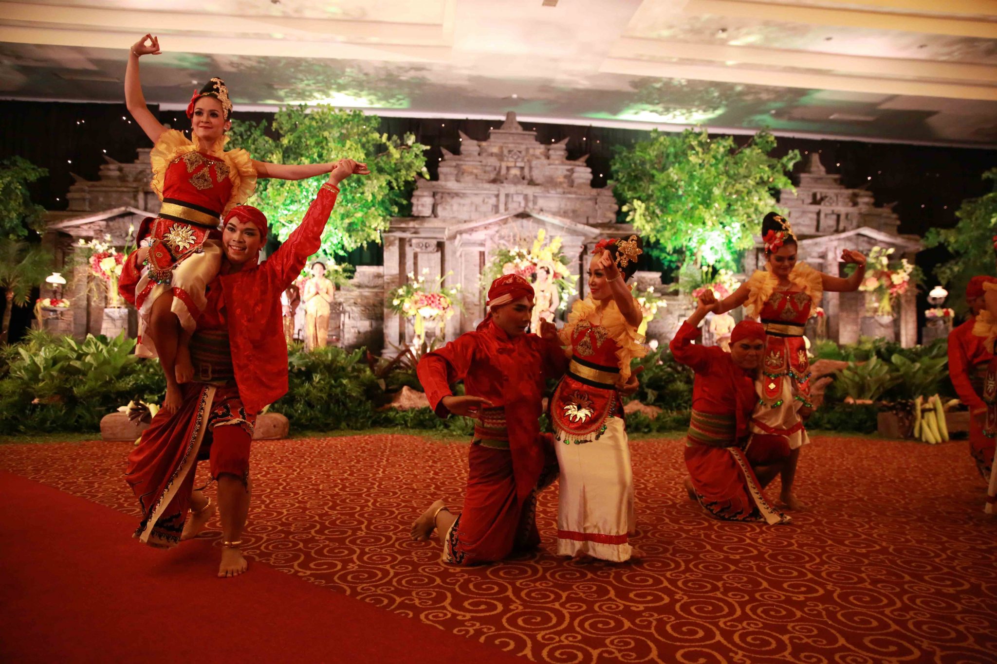 Pernikahan Tradisional Adat Jawa Di Sasana Kriya | The Wedding | The ...