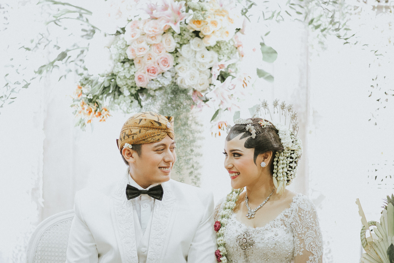 Pernikahan Adat Jawa Solo Klasik ala Titi dan Lukman | The Wedding ...