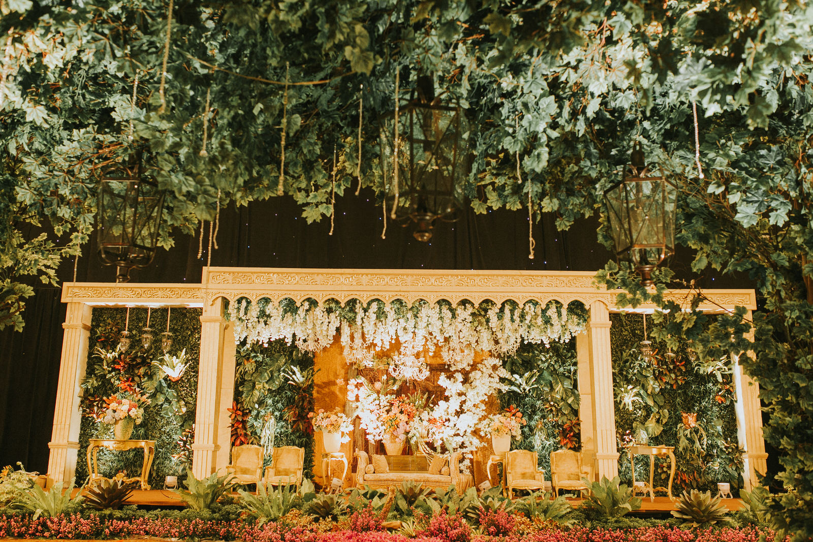 Pernikahan Adat Jawa Solo Klasik ala Titi dan Lukman | The Wedding ...