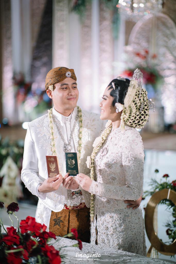 Perpaduan Tema Tradisional & Modern pada Pernikahan Hanifah dan Bagus ...