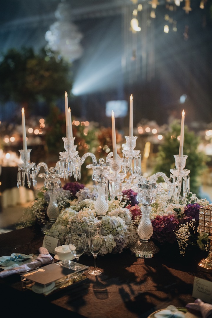 Perpaduan tema tradisional modern dalam Pernikahan Nadya & Vino | The ...