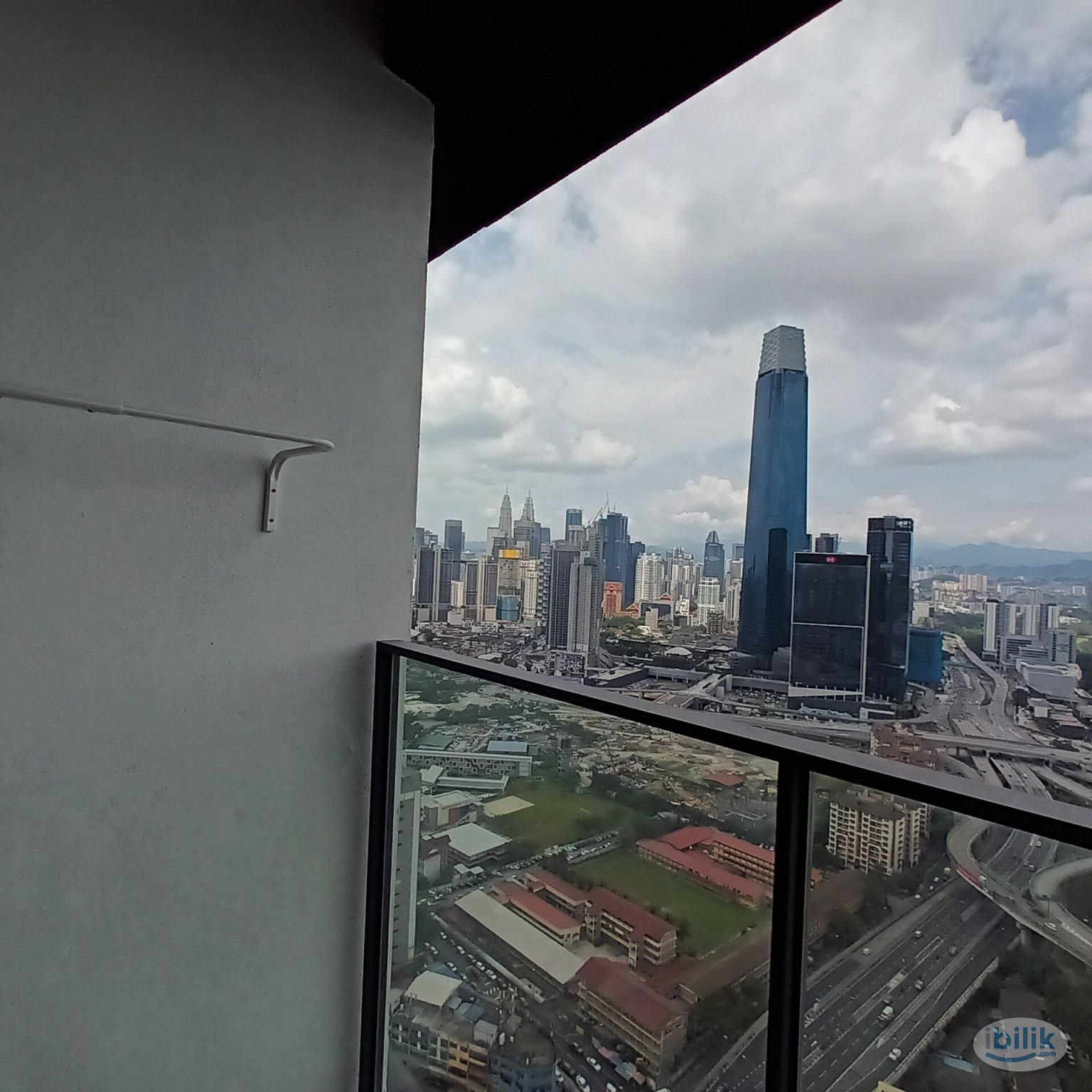 Air-Con Balcony Room ️ Near MRT Cochrane MyTown Ikea TRX KLCC Bukit ...